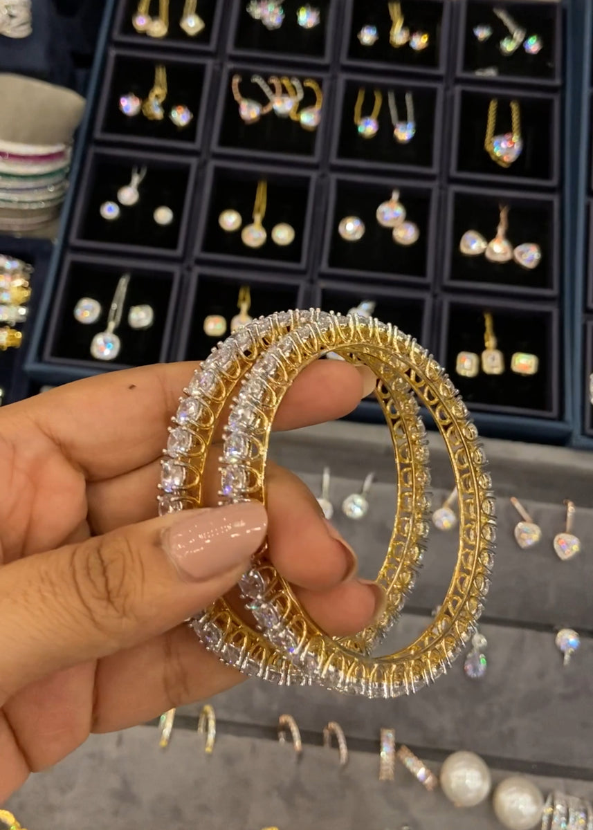 Big Solitaire Bangles - PAIR (50 pointer each diamond) 🪄 – Belleza Jewels